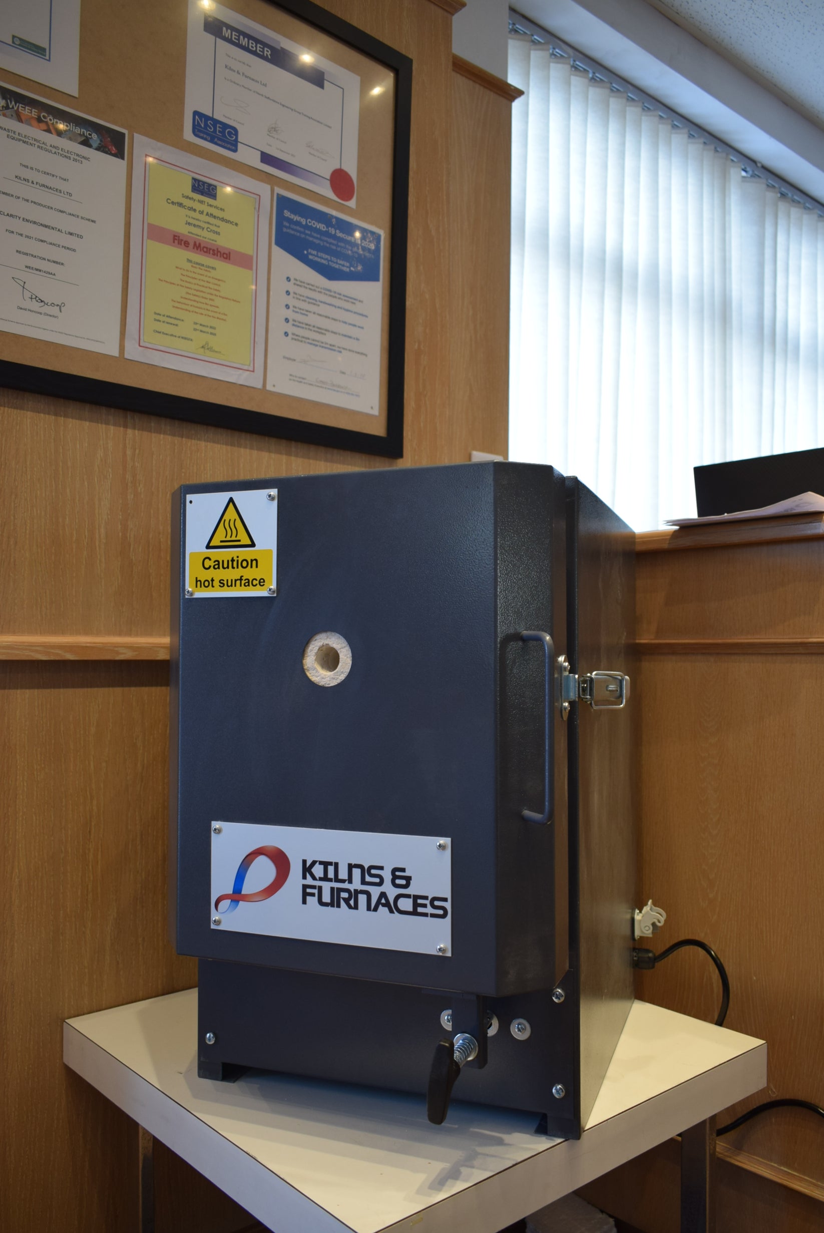 Kins & Furnaces Falcon CU4 Home Pottery Kiln + Controller – The Pottery ...